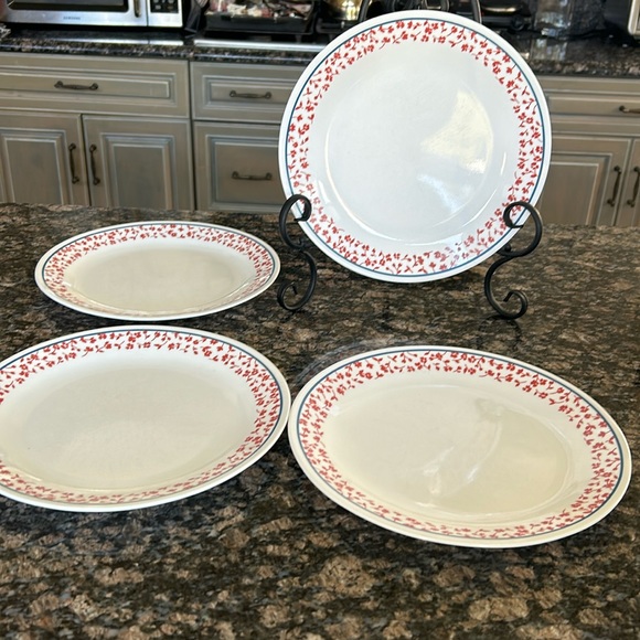 Corelle | Dining | Corelle Floral Cascade Dinner Plates Lot Of 4 | Poshmark